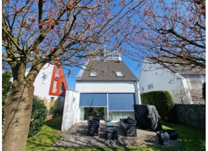 Modernes Frei Stehendes Haus Mit Großem Garten - Bielefeld