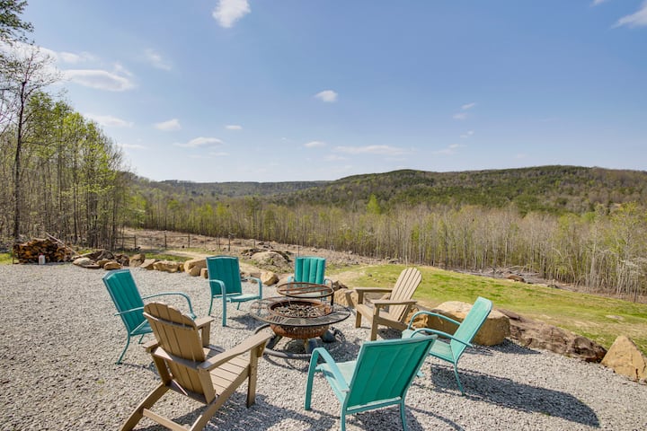 210-acre Cabin W/ Trails & Hot Tub In Tuscumbia! - Muscle Shoals, AL