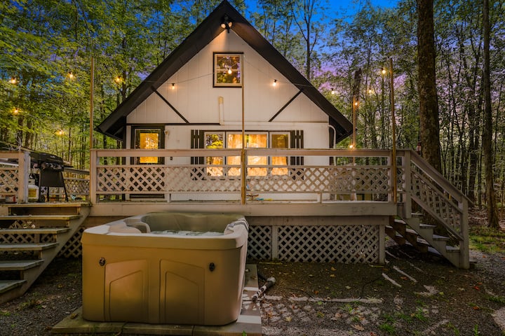 Clean & Peaceful Chalet | Hot Tub, Pool|lake, Hike - Gouldsboro Lake, PA