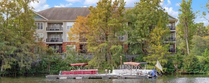 Deluxe 3-bedroom Retreat On Lake Marion - Santee, SC