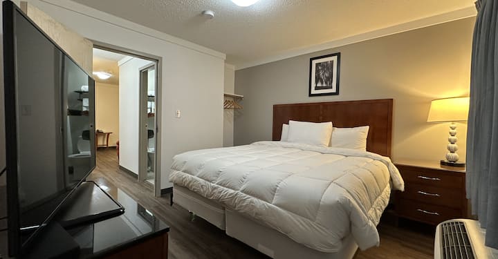 Luxury Stay | Kitchenette Suite At Sunset Inn - Sioux Lookout