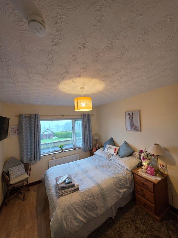 Peaceful Stay Near Airport & Scenic Views - Antrim