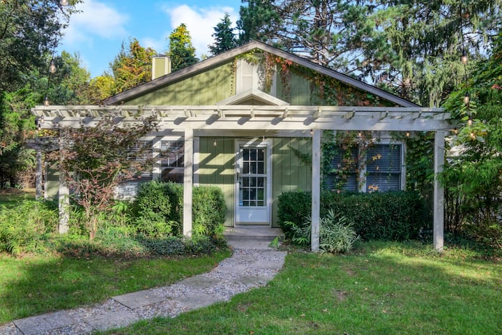 Mulberry Pines | Walk To Douglas Beach! - Saugatuck, MI