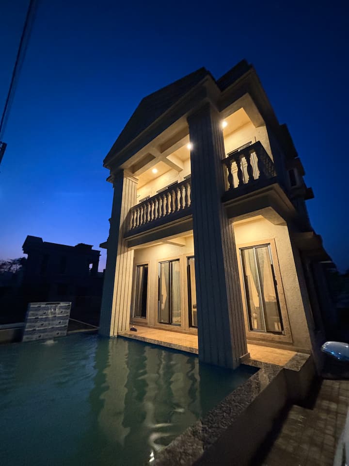 Spacious 3bhk Villa With Private Lake - Wada