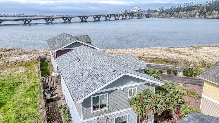 Updated Bay-view Home With Grill, Dog-friendly - Holly Beach, OR