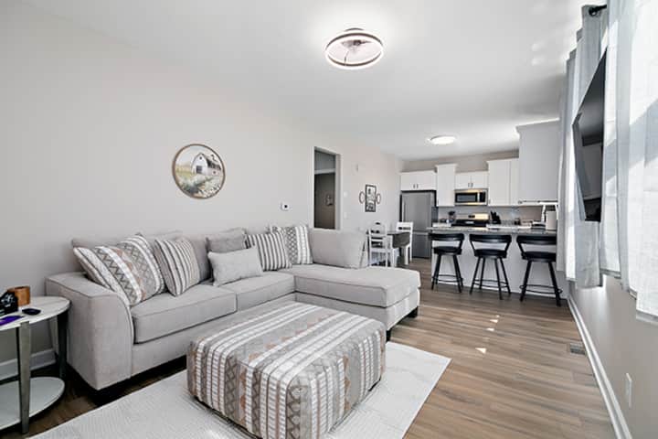 Ugly Out - Gorgeous Inn - Kankakee, IL