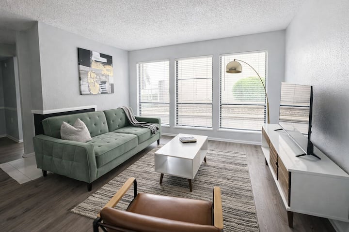 Sleepover | Alluring 1bd/1ba + Gym - Wichita - Wichita, KS