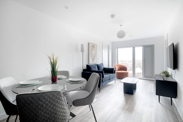 Elegant High Rise: Stylish Two Bed Two Bath - Lancashire