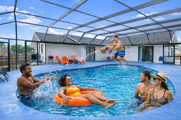 Heated Pool, Arcardes, Sleeps 11+, Beaches, Cruise - Palm Bay