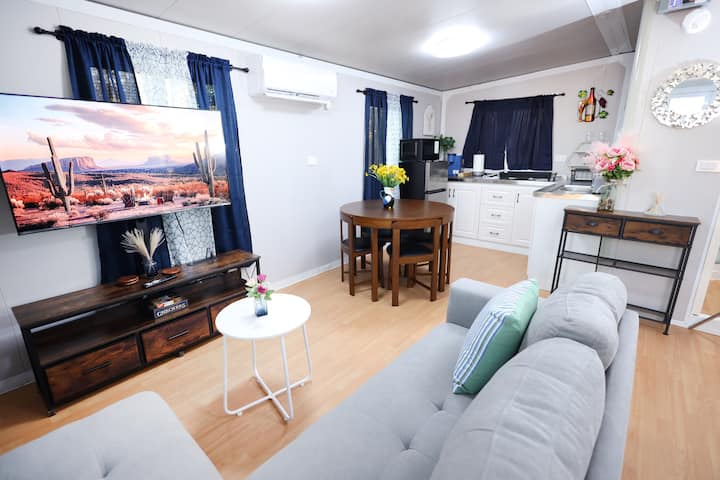 Private Tiny Home-2 Beds-1-sofa Bed-free Parking - Hesperia