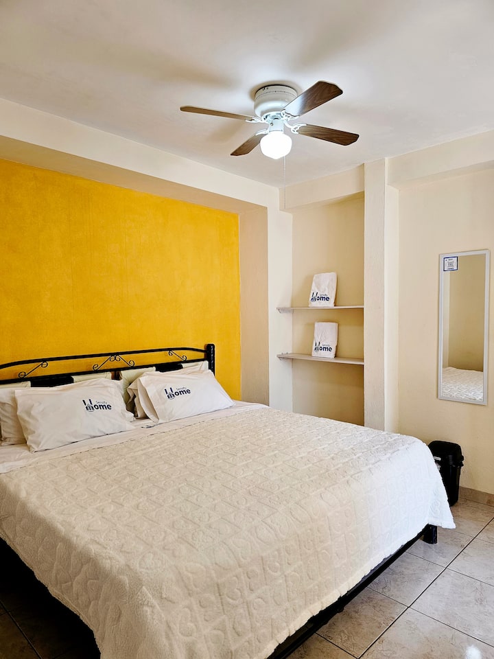 Departamento Para 2 | Cómodo Y Con Estacionamiento - Tehuacán