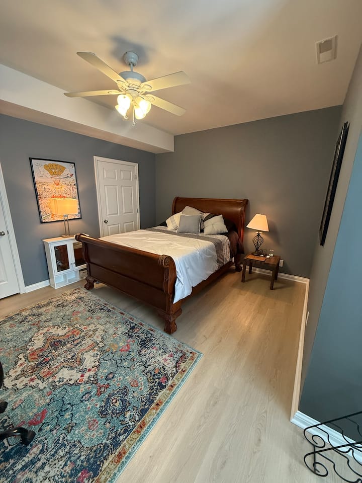 Elegant & Spacious Condo Prime Location
1br 1ba - Murray Hill, KY