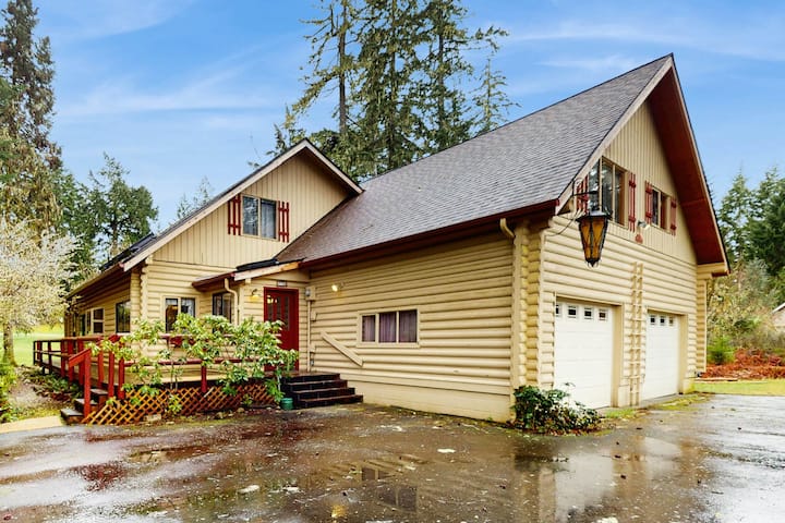 3br Home W/ Large Backyard And Great Location - Shelton, WA
