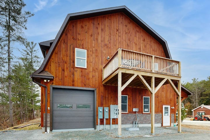 2br Mountain Retreat: Great Location, Deck & Grill - Littleton, NH