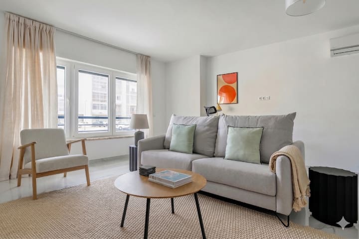 T2 Em Cascais, Com Varanda E Estacionamento! - Estoril