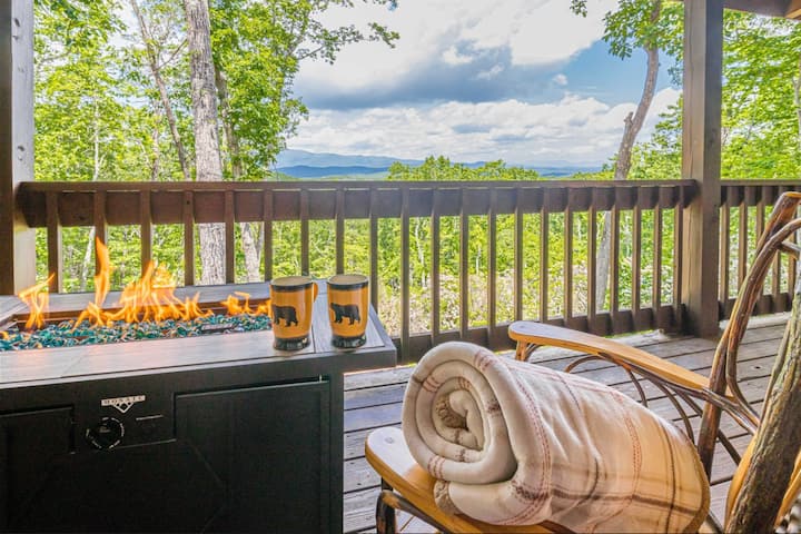 Lazy Bear Cabin | Mtn Views Near Helen Ga - Clarkesville, GA
