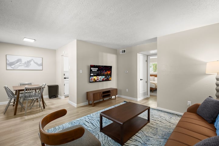Stylish 1br Getaway | King Bed + Parking + Wi-fi - Round Rock, TX