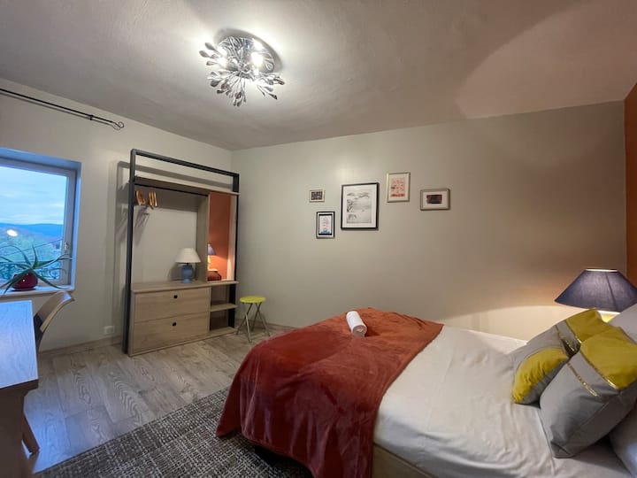 Demeure D'autrefois : Chambre 5 - Morestel