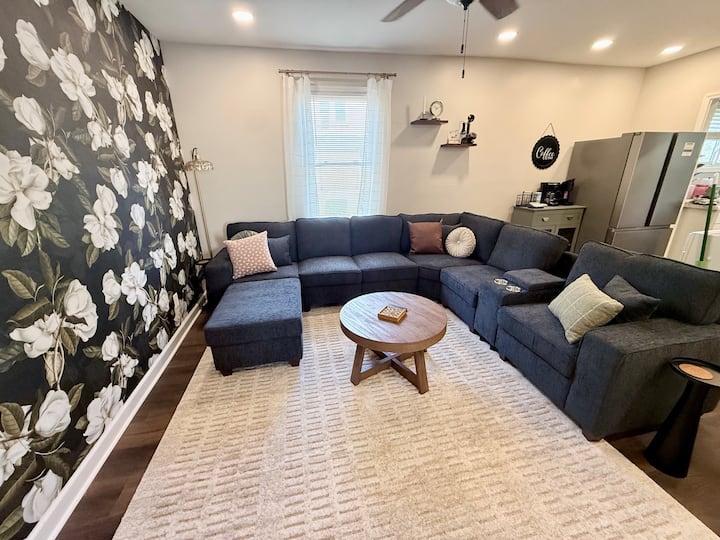 The Magnolia Collective | Pet Friendly | 2 Kings - Lynchburg, VA