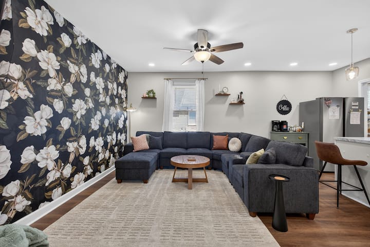 The Magnolia Collective | Pet Friendly | 2 Kings - Lynchburg, VA