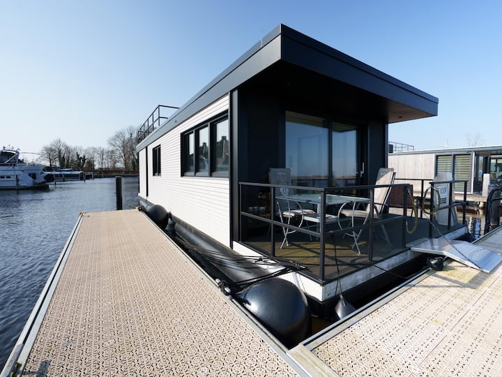 Hangar à Bateaux éLégant Sur Le Lac Sneeker - Sneek