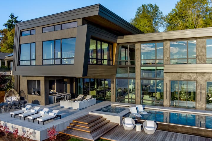 Lakefront Estate | Pool, Dock, Spa & Chef Kitchen - Woodinville, WA