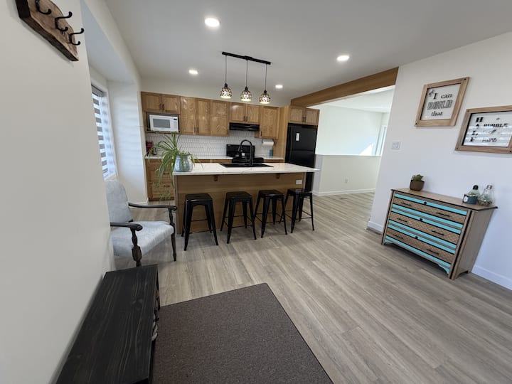 Cozy Blue Bungalow - Manitoba