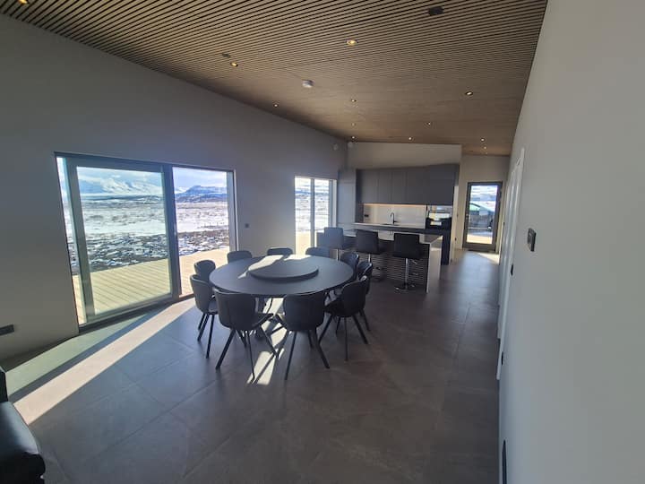 Luxury Cabin W/ Sauna, Jacuzzi & Views. Sleeps 10 - Islande