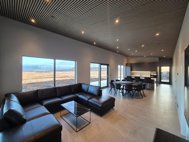 Luxury Cabin W/ Sauna, Jacuzzi & Views. Sleeps 10 - Islande