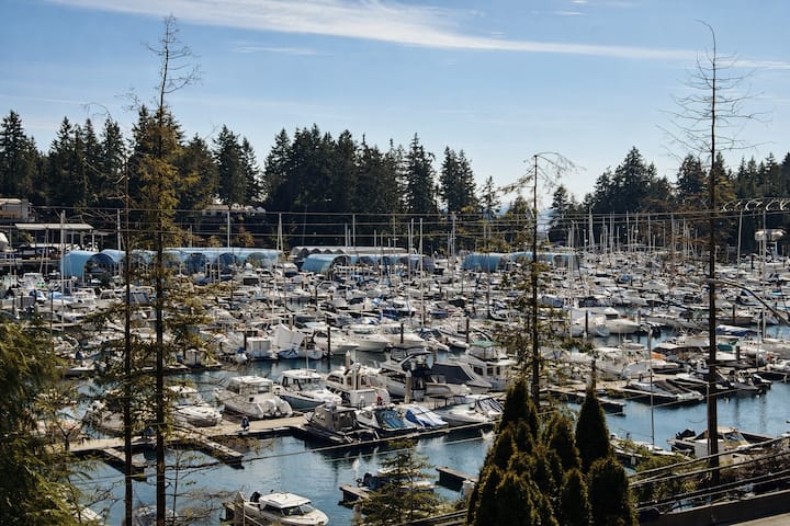 Coze & Bright - 1 Bedroom Marinaview Guest Suite - Bowen Island