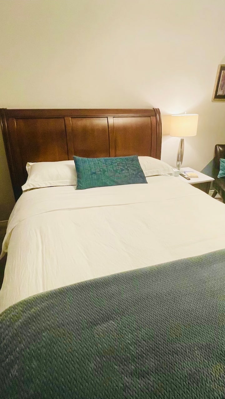 Cozy Hideaway With Private Ba - Peterborough, ON, Canada