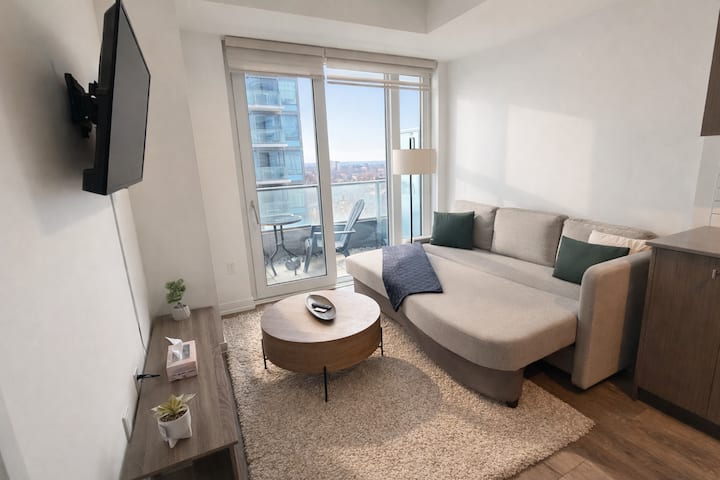 Stylish Oasis Condo | Gym, Bowling, Pool, Hot Tub - Chicopee