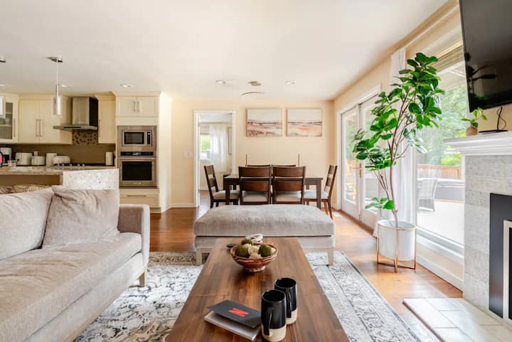 Spacious 4br Furnished Home In Redmond - Redmond, WA