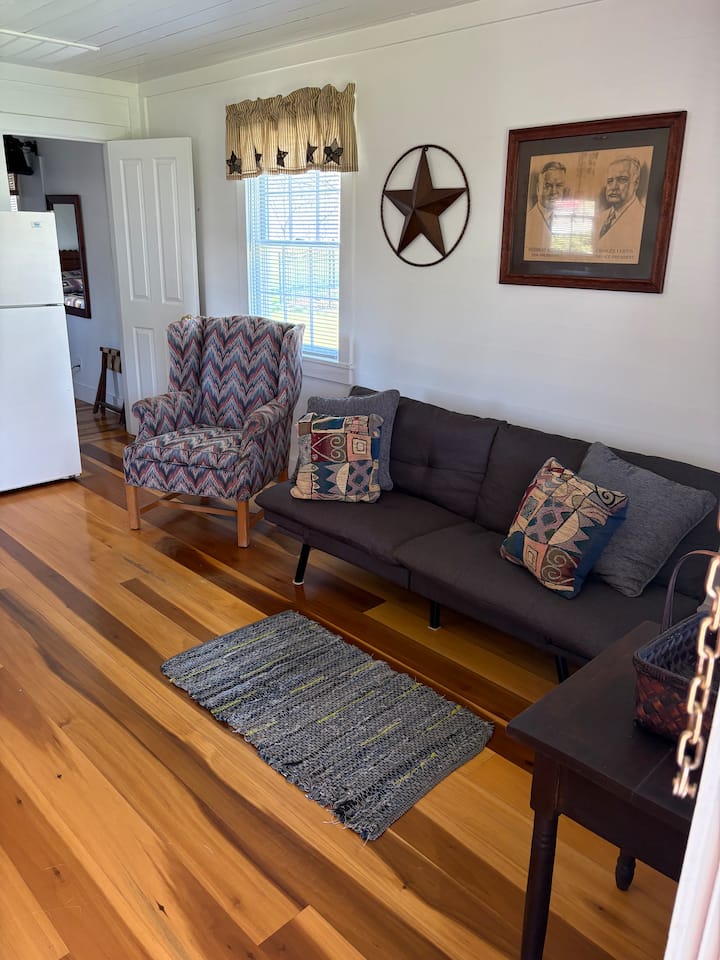 Cottage Near Bristol Speedway - Blountville, TN