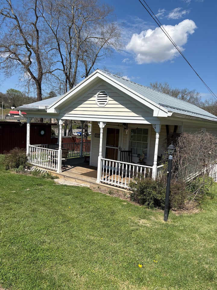 Cottage Near Bristol Speedway - Blountville, TN