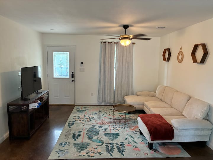 Kyle Cottage - Kyle, TX