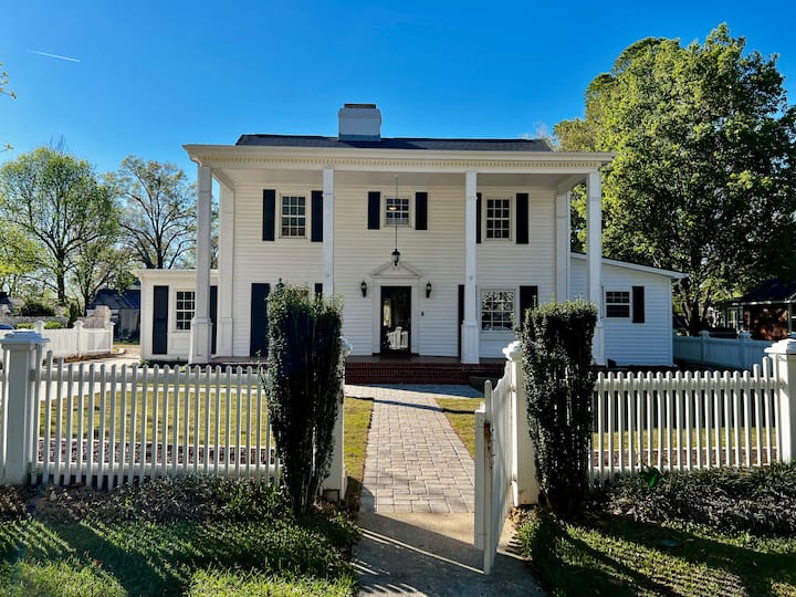 Group Retreat W/ Chef’s Kitchen | Sleeps Big - 그린빌