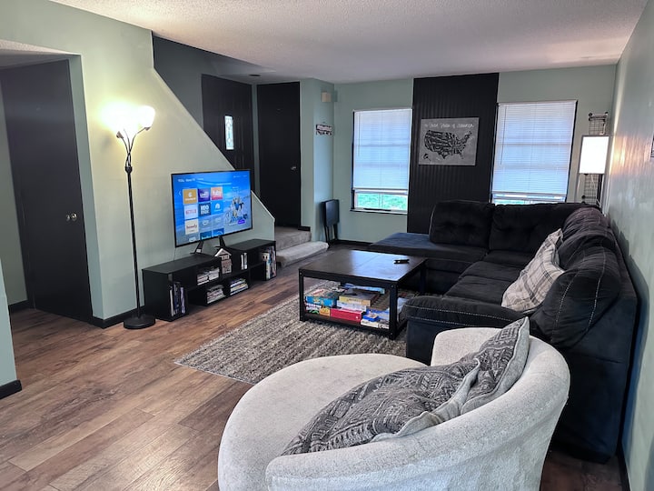 Kc Oasis | 420 Friendly + Close To It All - Gladstone, MI