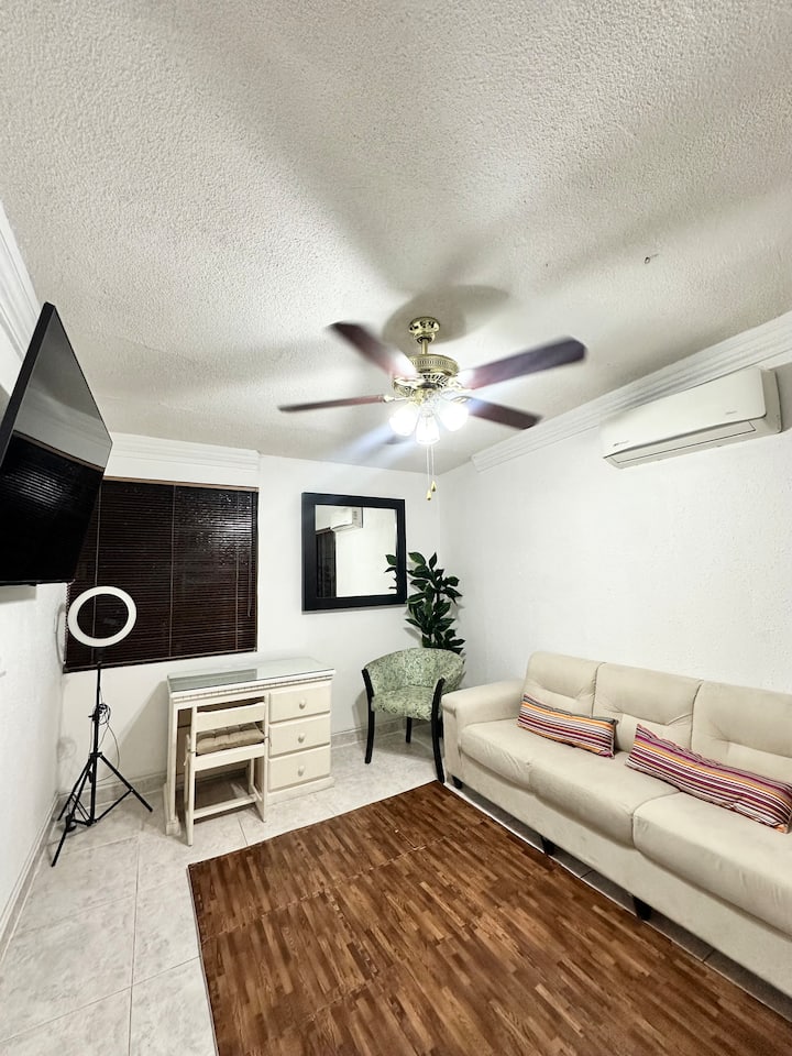 Acogedora Casa En Zona Cumbres - Monterrey