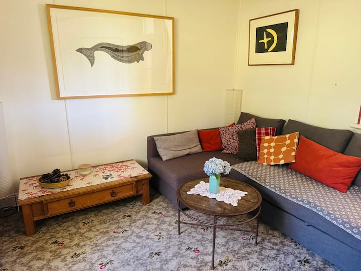 Pet-friendly Art-filled Cottage In The Trees - Blue Mountains