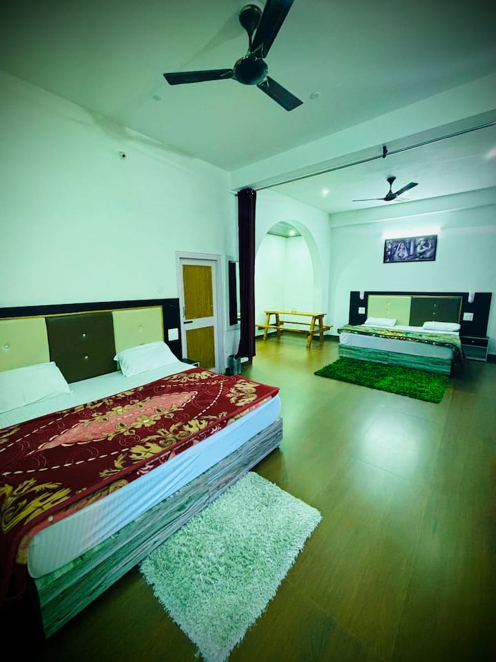 Homely Family Room With Private Patio & Bbq - Chamba