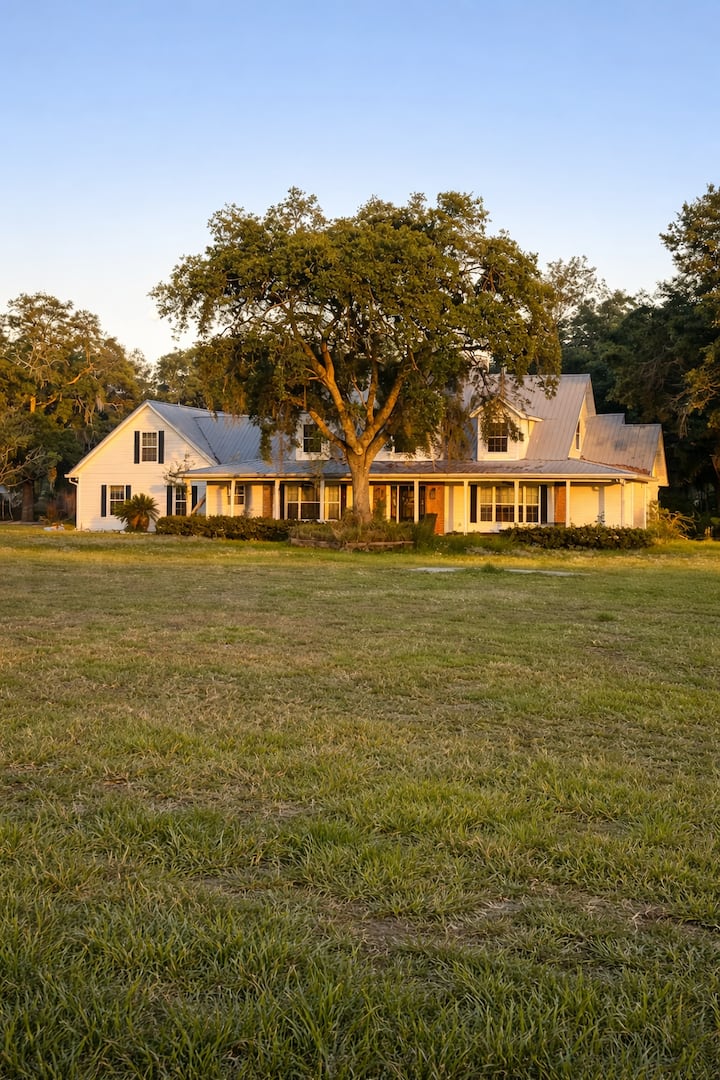 7br 4b Modern Farmhouse | W/ Private Pond + Land - Zephyrhills, FL