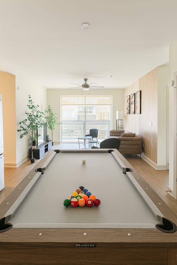 Resort-style Retreat|1 King/2 Queens, Pool Table 6 - Birmingham, AL