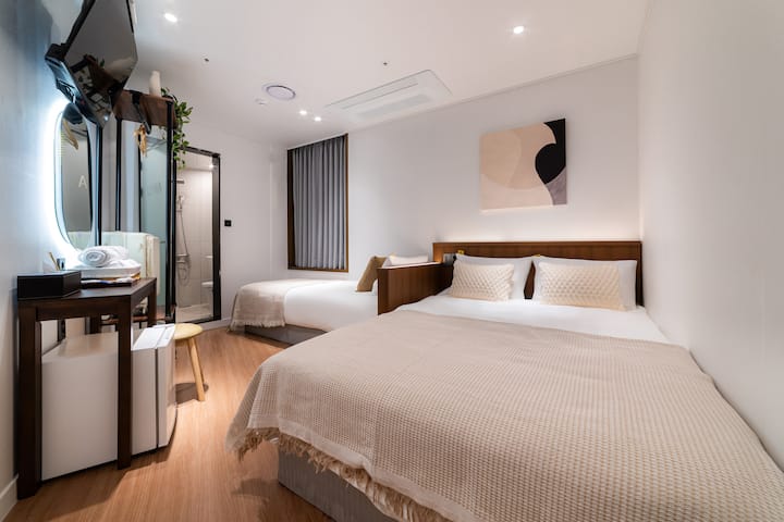 [2026 New]deluxe Twin | 3인투숙 | 지하철도보2 |짐보관가능 |Ddp앞 - Seoul
