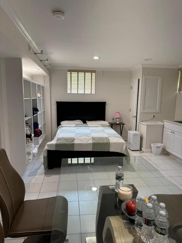 Lower Level Apartment With A Dedicated Office Room - Edison