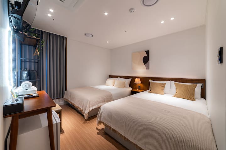 [2026 New]deluxe Quadruple| 4인투숙 |지하철도보2분 |Ddp 바로앞 - Seoul