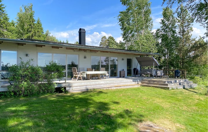 Amazing Home In Kristinehamn With Lake View - Kristinehamn