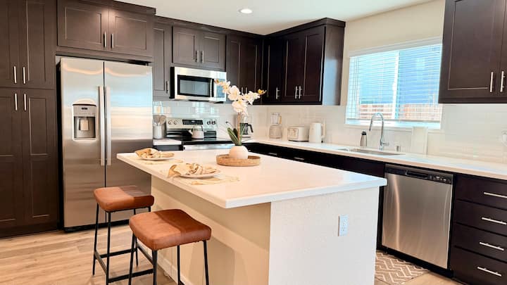 New Modern 3br Home | Feel At Home - Turlock, CA