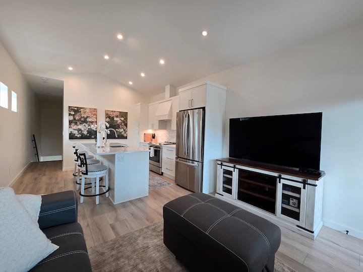 Cozy Modern Penticton Retreat - Penticton