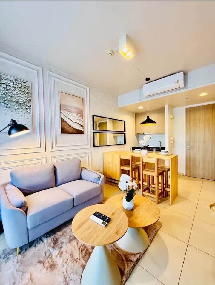 1 Bedroom High Floor Close Towalking Street - Pattaya City